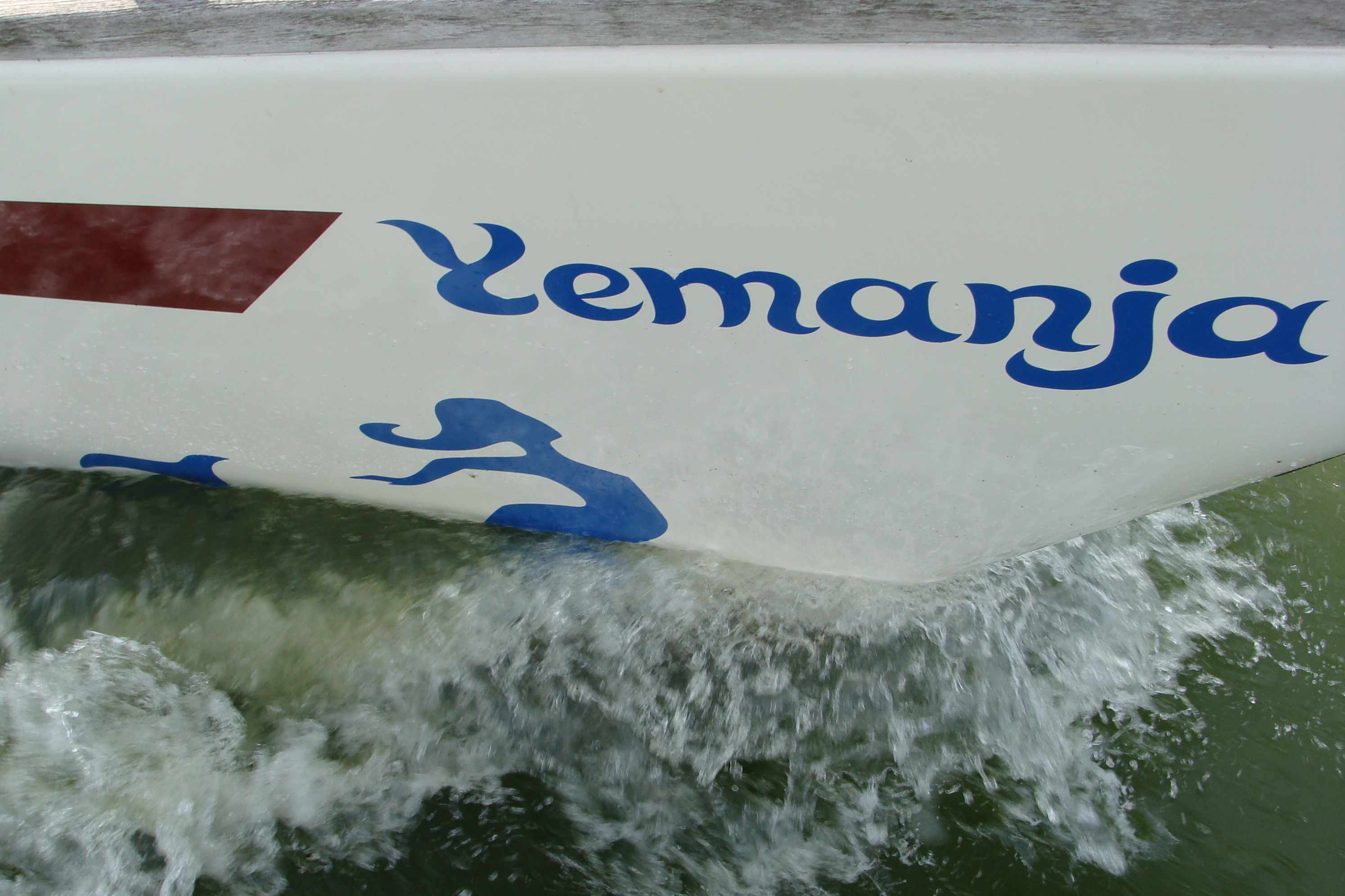 Kein Wind, Mücken und algengrünes Wasser - Segeln mit Yemanja